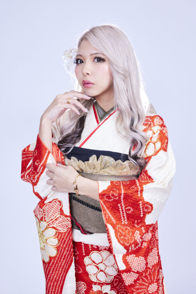 黒肌美女雑誌LOALOでギャルモデルの『しゃん』が振袖姿を披露 #振袖gram – 振袖ニュース『成人式きものまとめ』